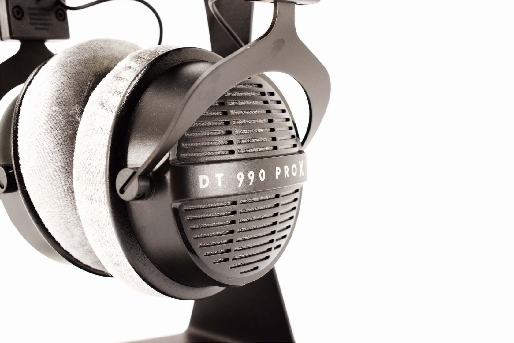 beyerdynamic DT 990 PRO X Professional Headphones Review