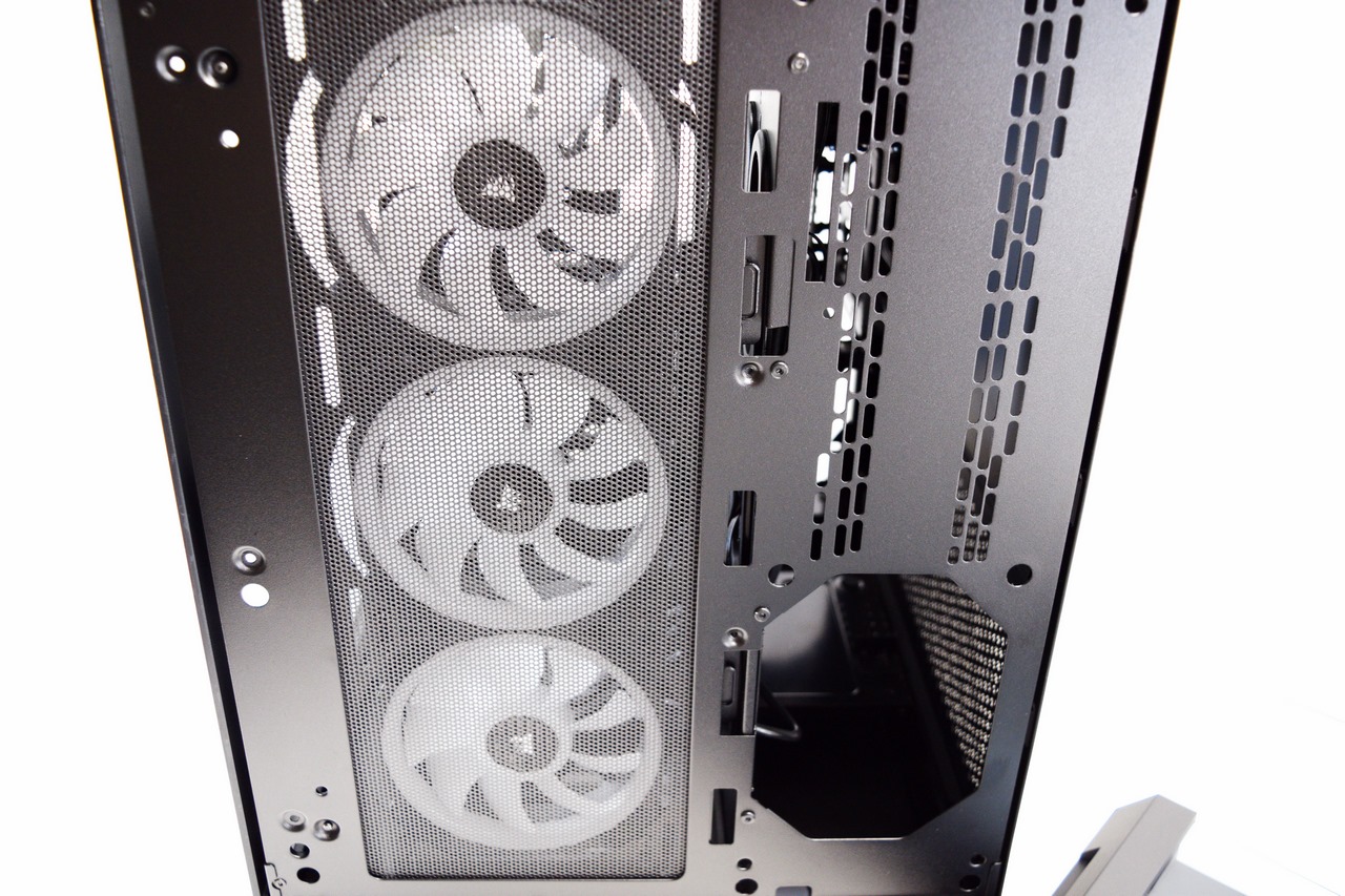 CORSAIR CRYSTAL 680X RGB ATX Smart Case Review