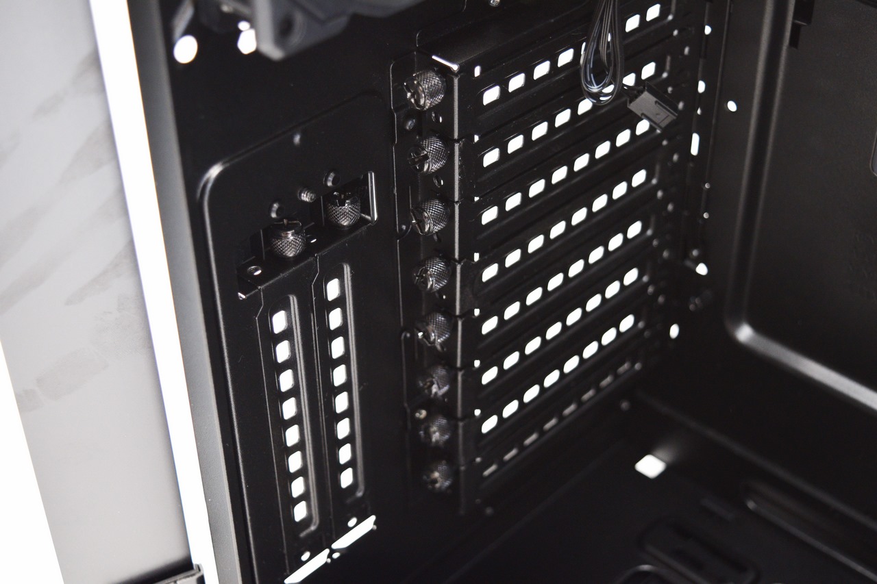 CORSAIR CRYSTAL 680X RGB ATX Smart Case Review