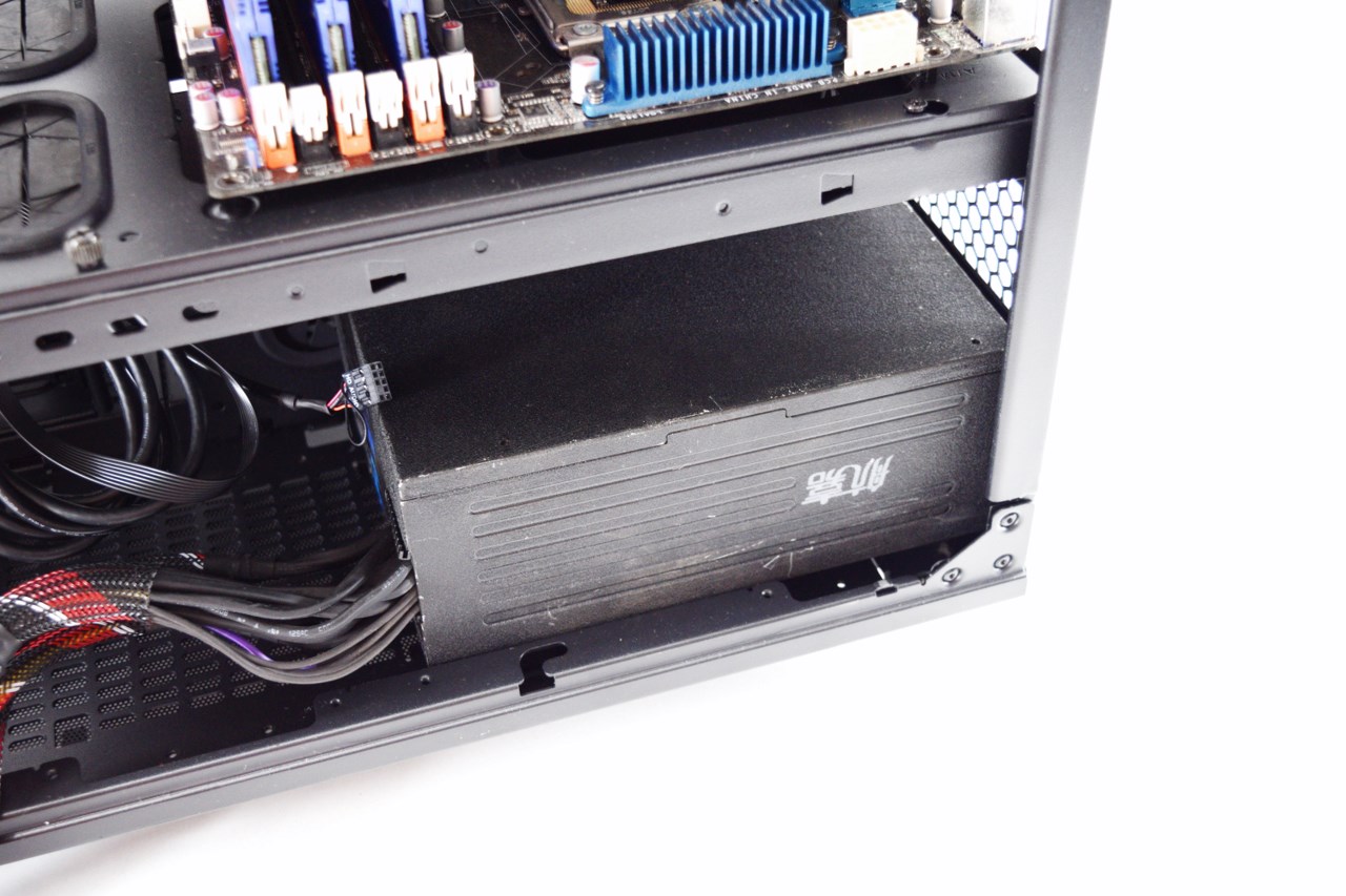 Thermaltake Core X9 E-ATX Cube Case Review